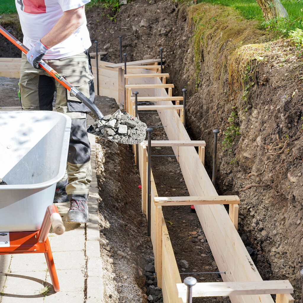 Schalung für Fundament mit Schalungsbrettern bauen und aufstellen ...