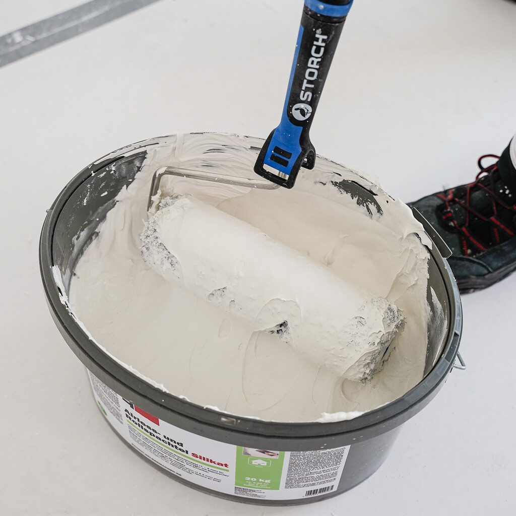 Spachtelmasse Mit Rolle Auftragen