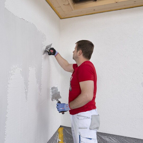 Rillenputz, Reibeputz bzw. Rauputz (Silikonharzputz) außen an der ...