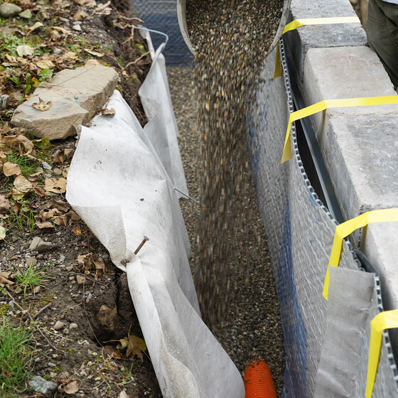 Drainagerohr verlegen und Sickerbox einbauen - Drainage, Abdichtung ...