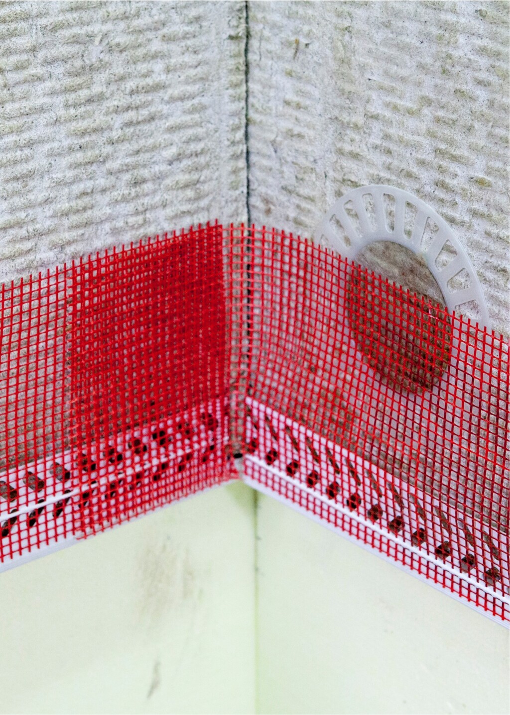 Sockelschienen und -profile - Anleitungen - Fassade Dämmen - Baumit ...