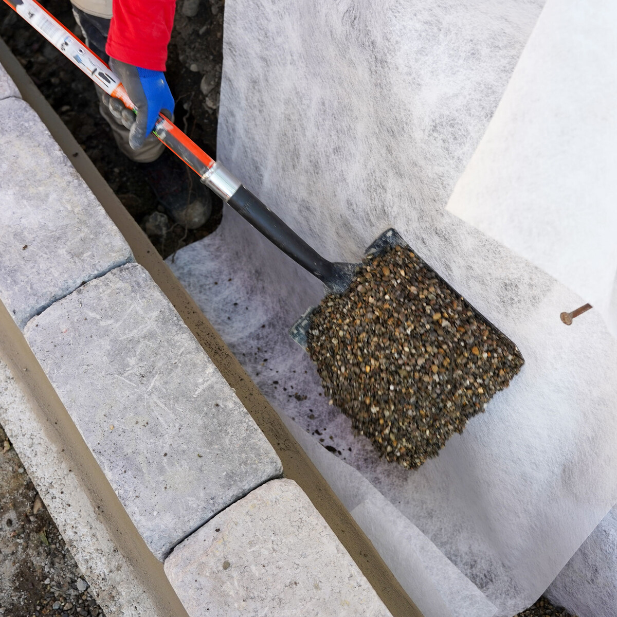 Noppenbahn mit Vlies verlegen mit Abschlussprofil - Drainage ...