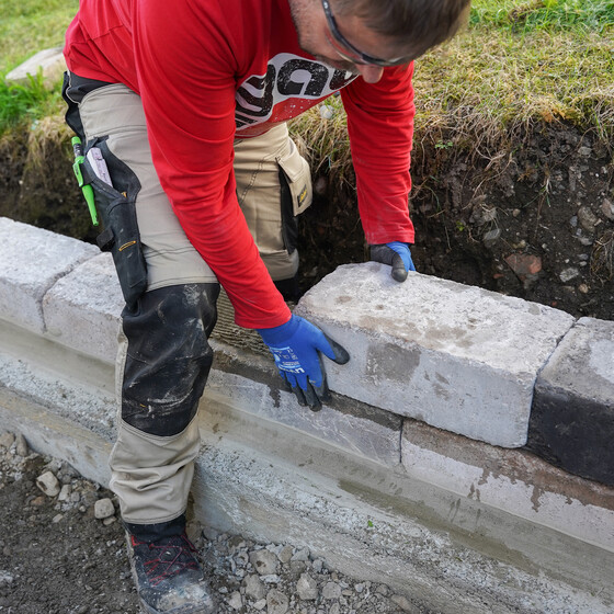 Natur- und Betonsteine mit Steinkleber kleben - Gartensteine mauern ...
