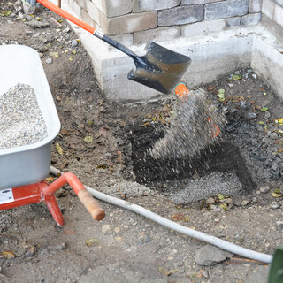 Drainagerohr verlegen und Sickerbox einbauen - Drainage, Abdichtung ...
