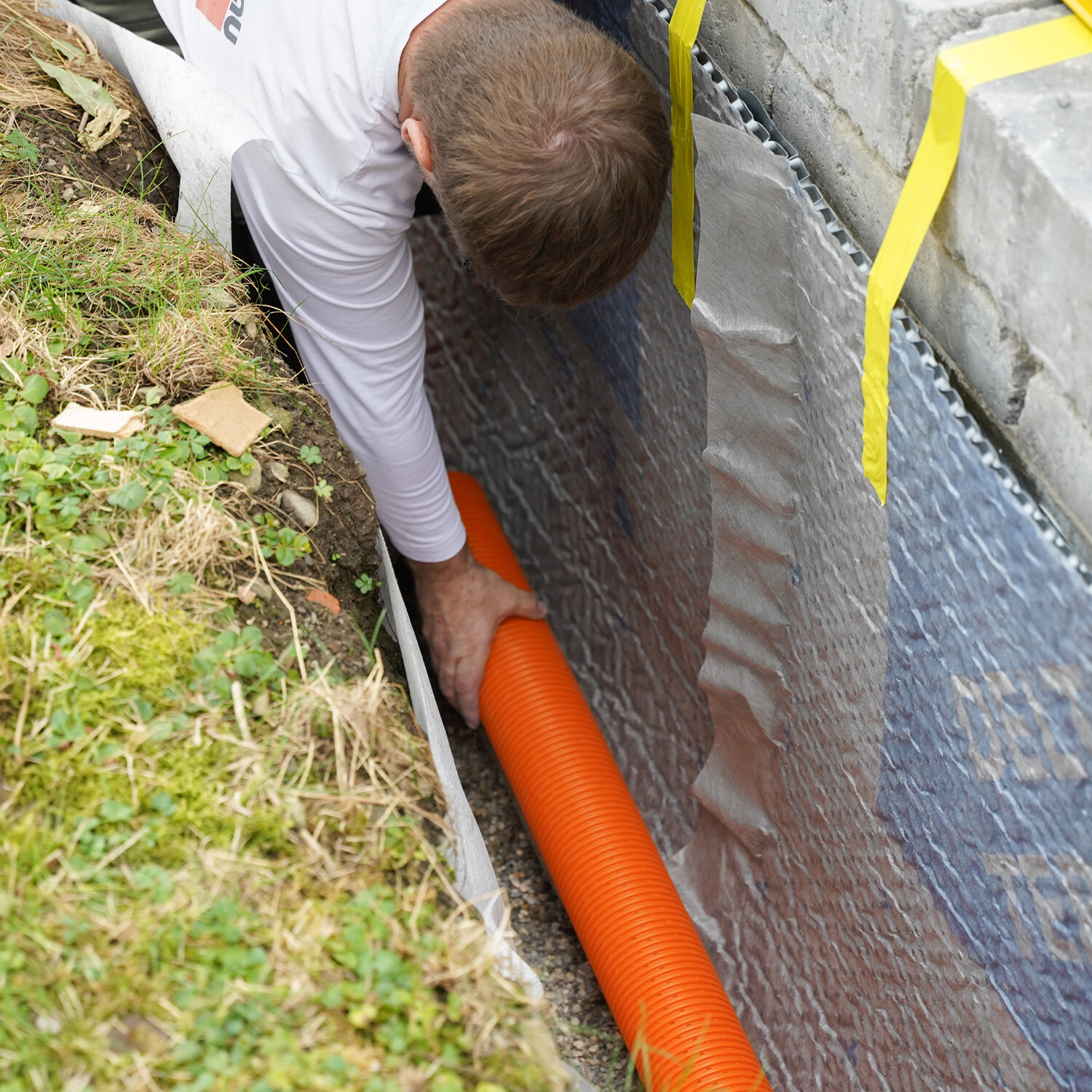 Drainagerohr verlegen und Sickerbox einbauen - Drainage, Abdichtung ...