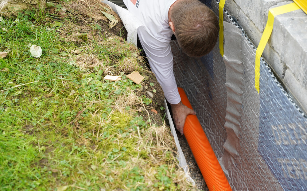 Noppenbahn mit Vlies verlegen mit Abschlussprofil - Drainage ...